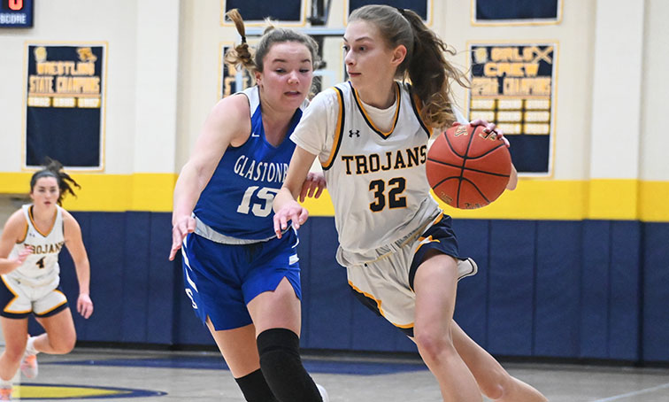 Amanda Gallagher has game-high 31 points to lead No. 9 Simsbury past ...