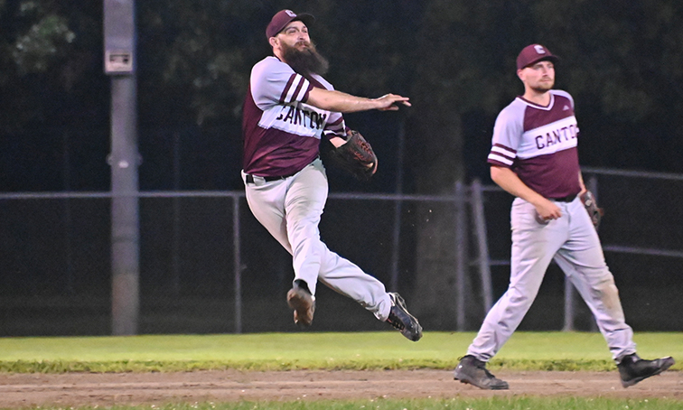Solid defense lifts Gamecocks past Crushers in Tri-State playoff opener ...